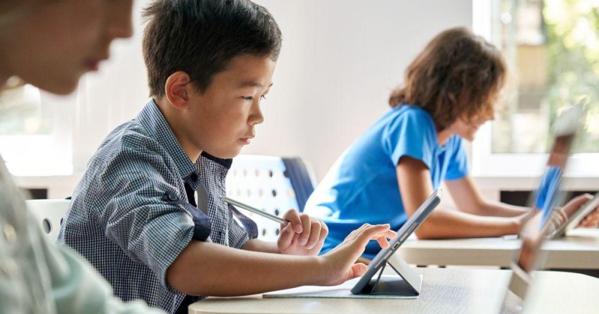 Teacher resources: Integrating AI into the curriculum