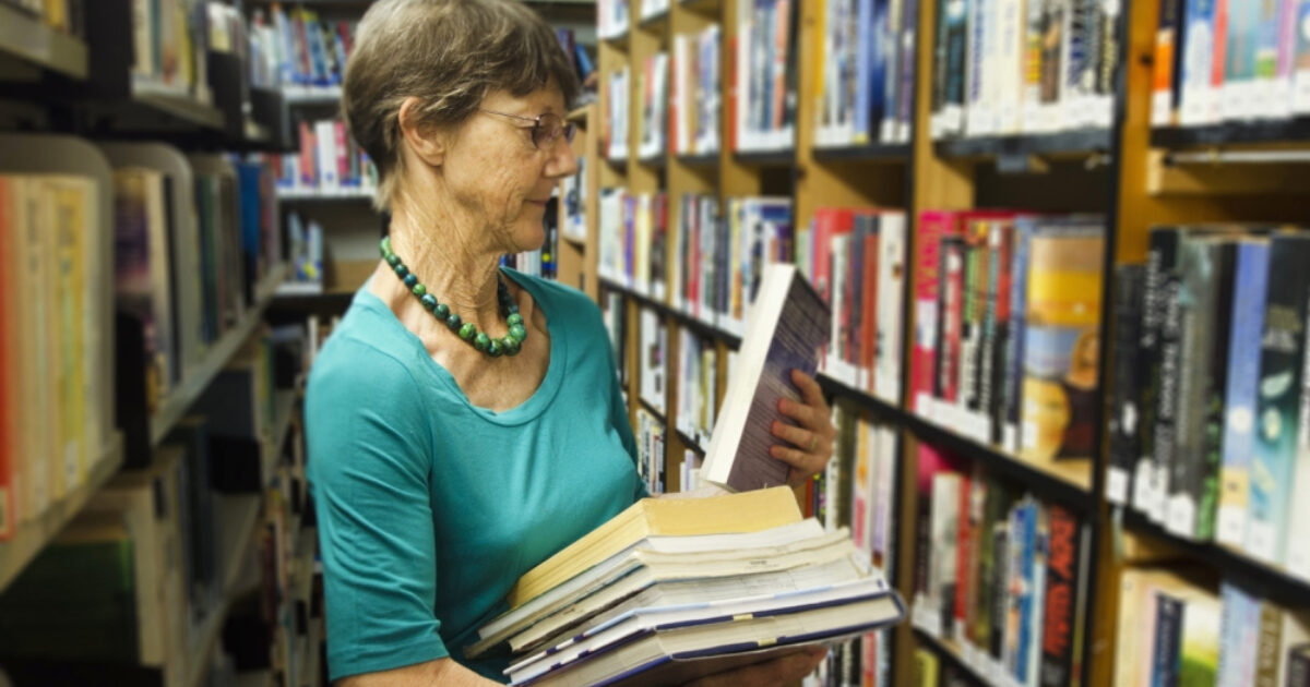 Teachers in school libraries - what does the data tell us?